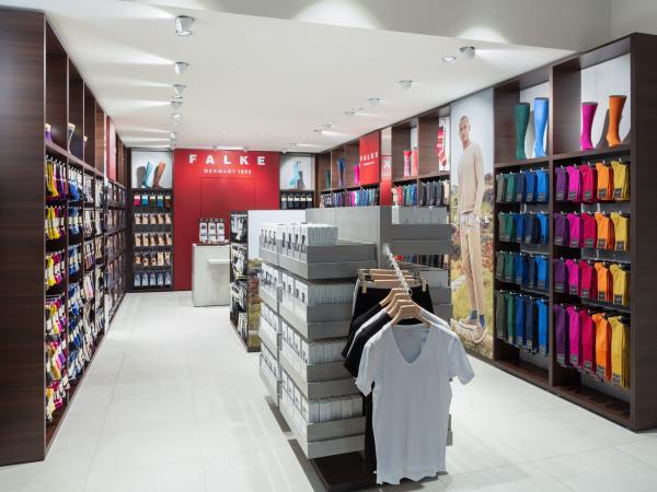 Lagardère Travel Retail eröffnet den ersten FALKE Store am Flughafen ...